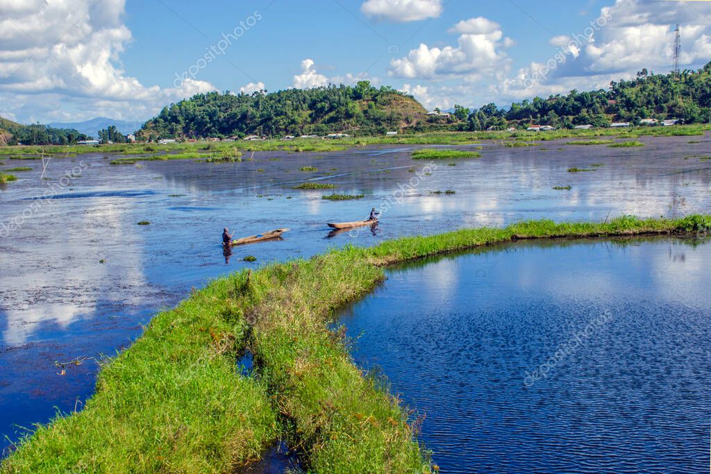 El lago Loktak es el lago de agua dulce más grande del noreste de la ...
