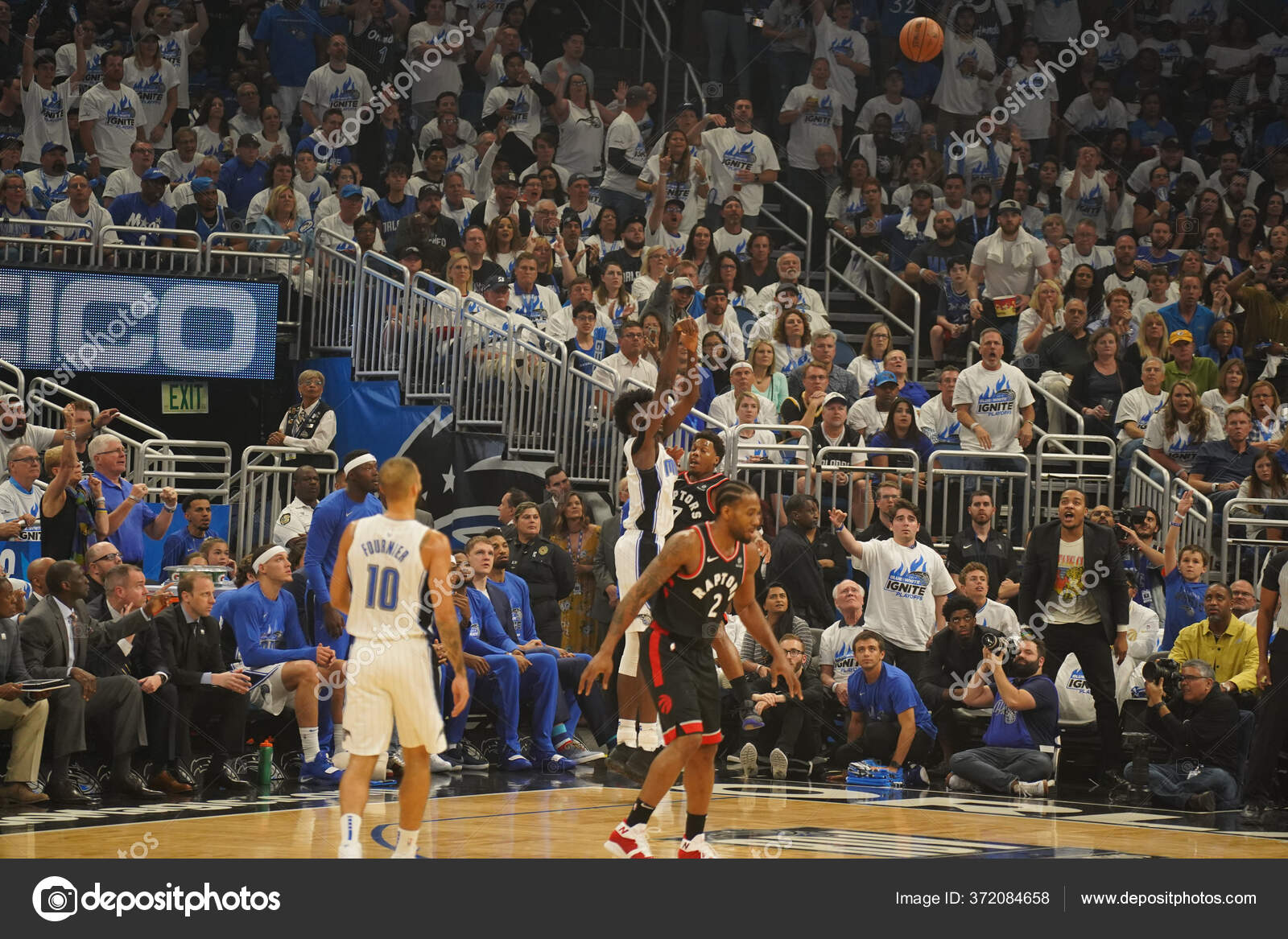 Orlando Magic Hosts Toronto Rapters Nba Playoff Amway Arena Orlando ...