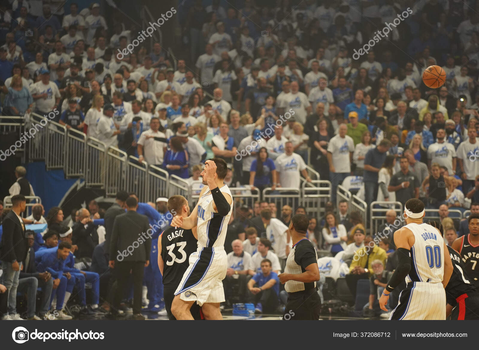 Orlando Magic Hosts Toronto Rapters Nba Playoff Amway Arena Orlando ...