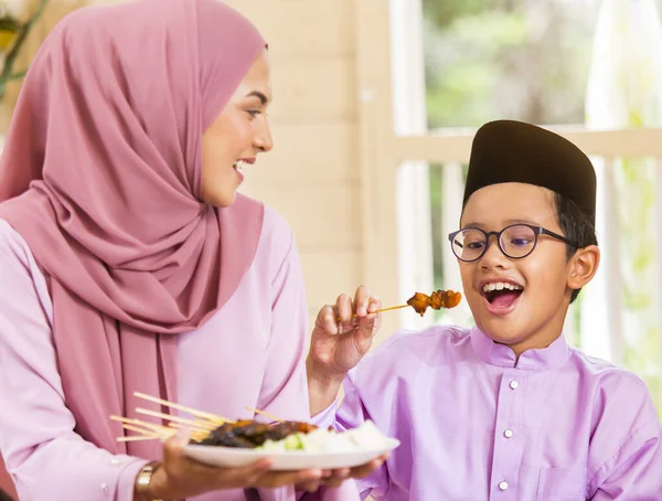 Halal kids images libres de droit, photos de Halal kids | Depositphotos