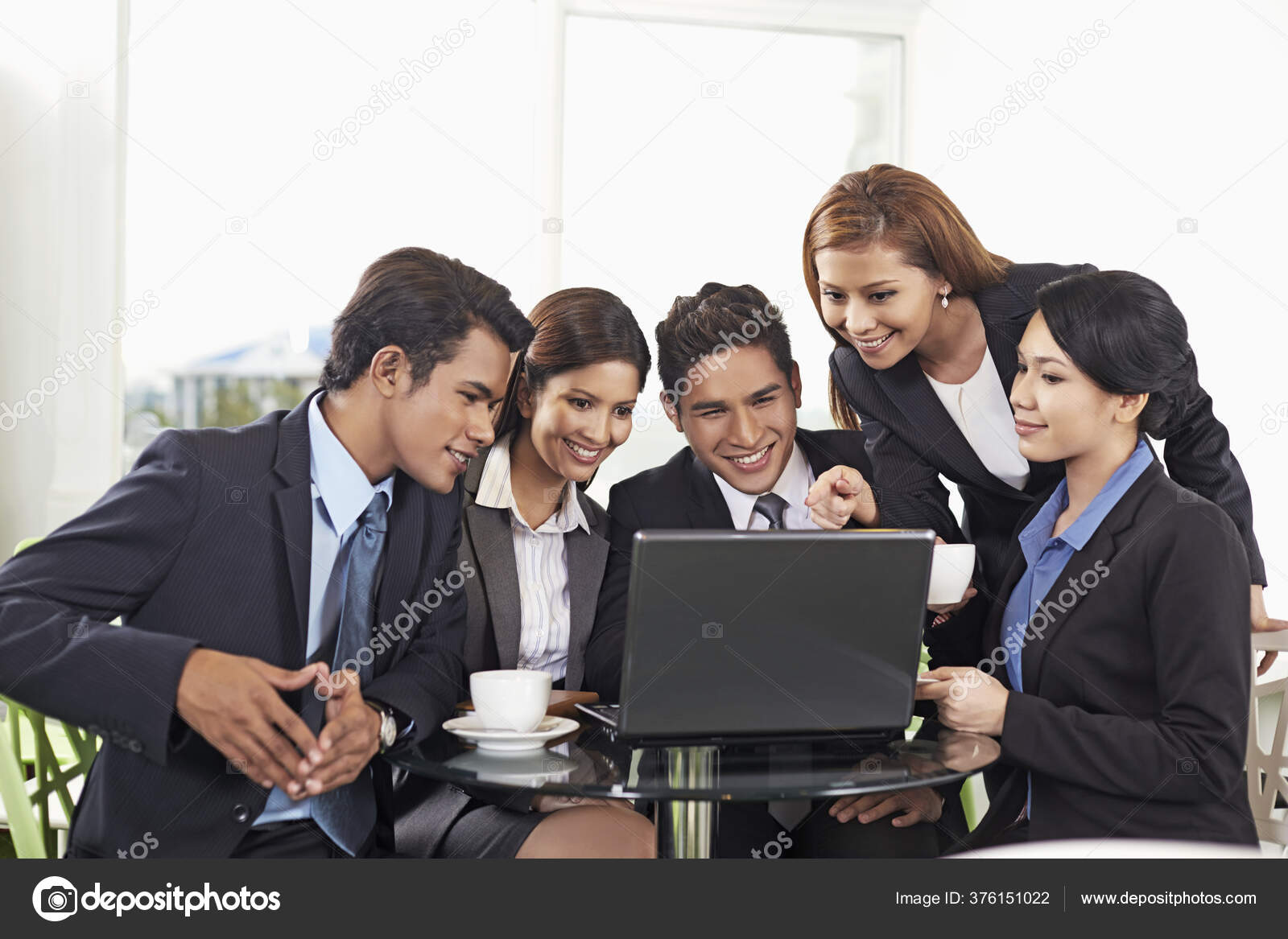 Business People Having Discussion Break Time — Stock Photo © image_hit ...