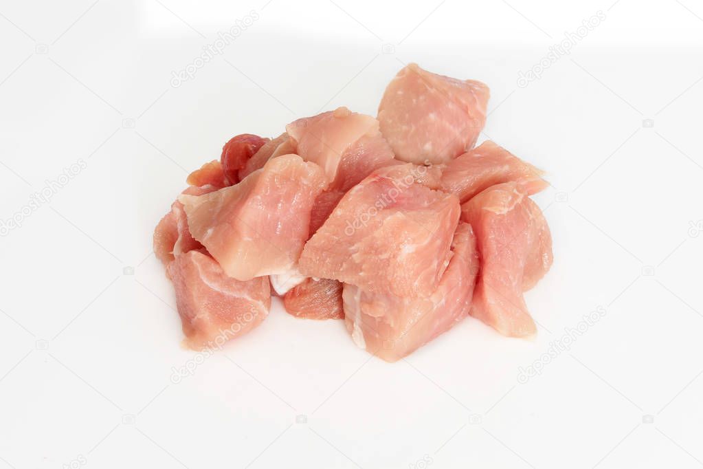 Trozos de cerdo sobre fondo blanco 2023
