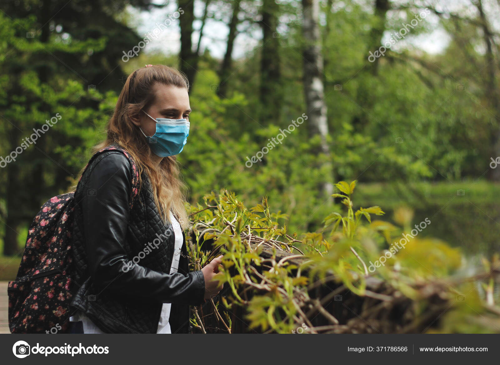 People Breaking Rules Wearing Masks Public Covid Pandemic — Stock Photo ...