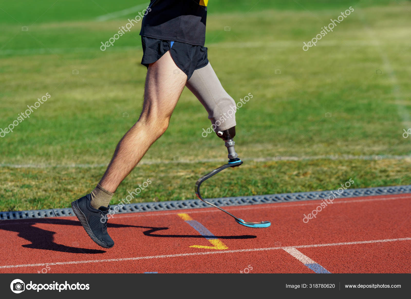 Parasportsman running on a stadium track. Amputee athlete — Stock Photo ...