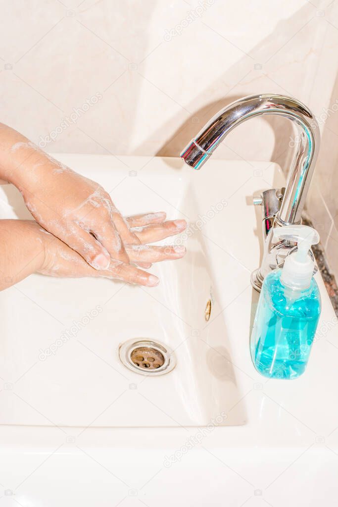 Higiene de las manos: prevención del virus Corona, manos limpias con ...