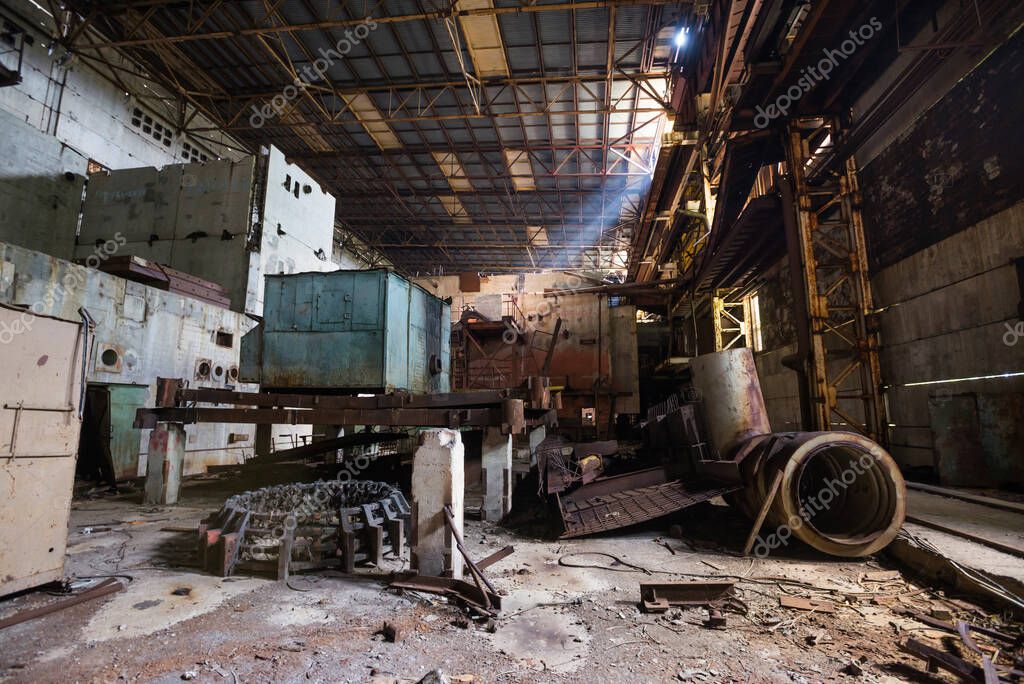 Dentro de la sala de máquinas inacabada de la central nuclear de ...