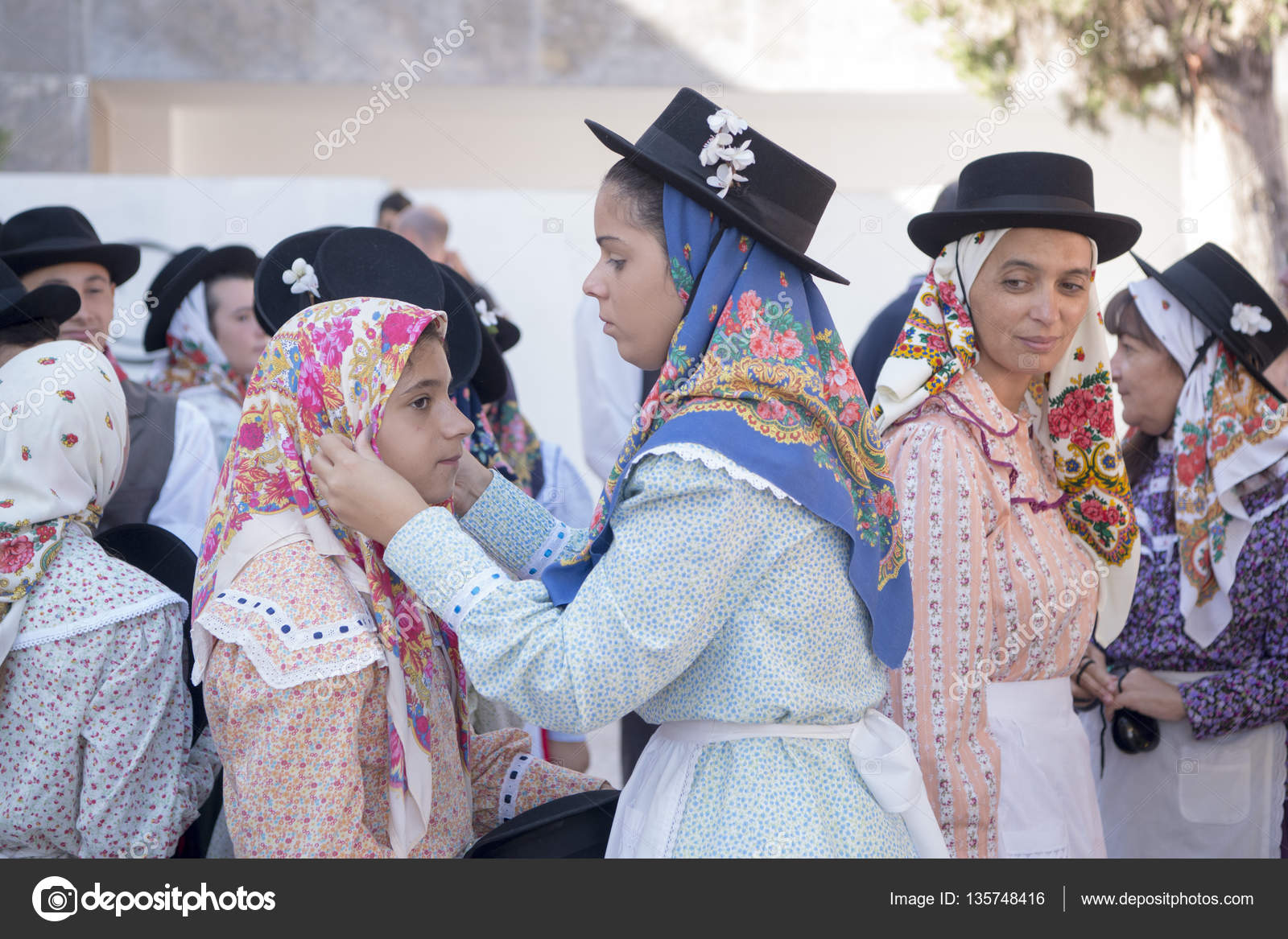 Tradicional baile potugese en el mercado de los sábados — Foto ...