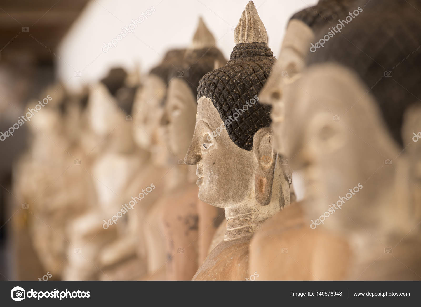 The wat Si Khom Kham in Thailand — Stock Editorial Photo © urf #140678948