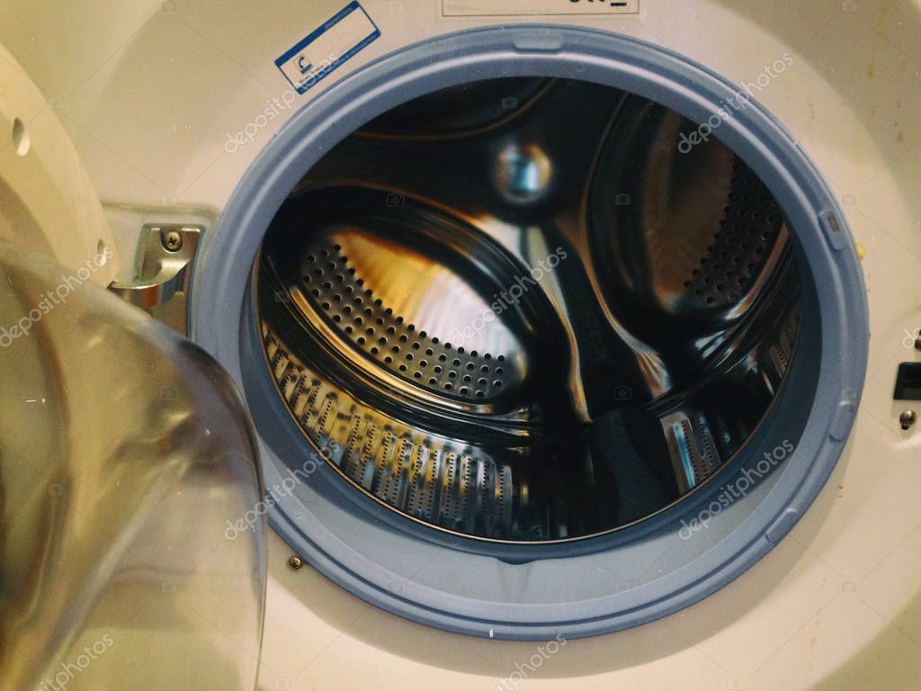 Стиральная машина с открытой дверью #145267065 - Ларасток