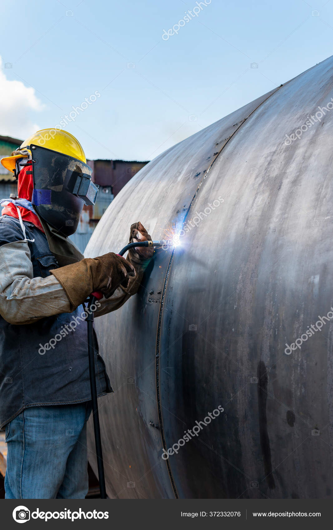Welder Welding Large Steel Pipe Process Flux Cored Arc Welding — Stock ...