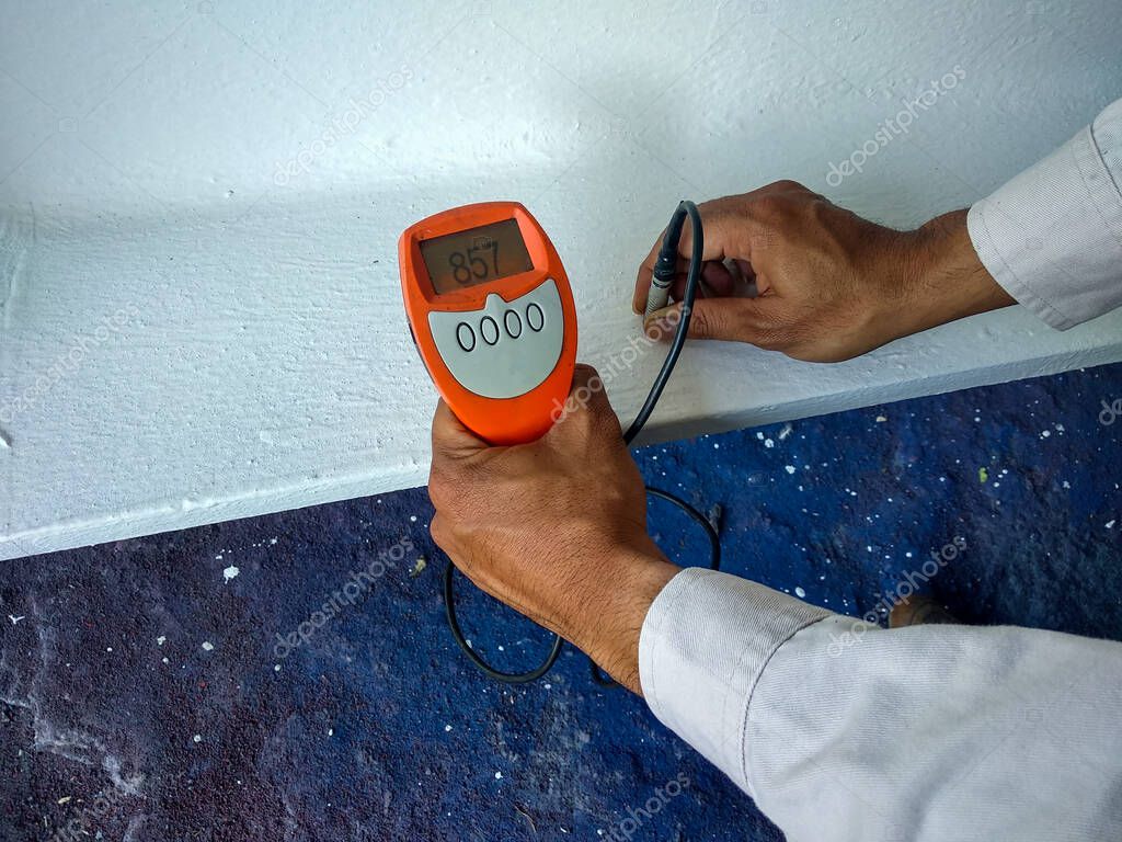 Medir espesor de película seca (DFT) con medidor de espesor de ...