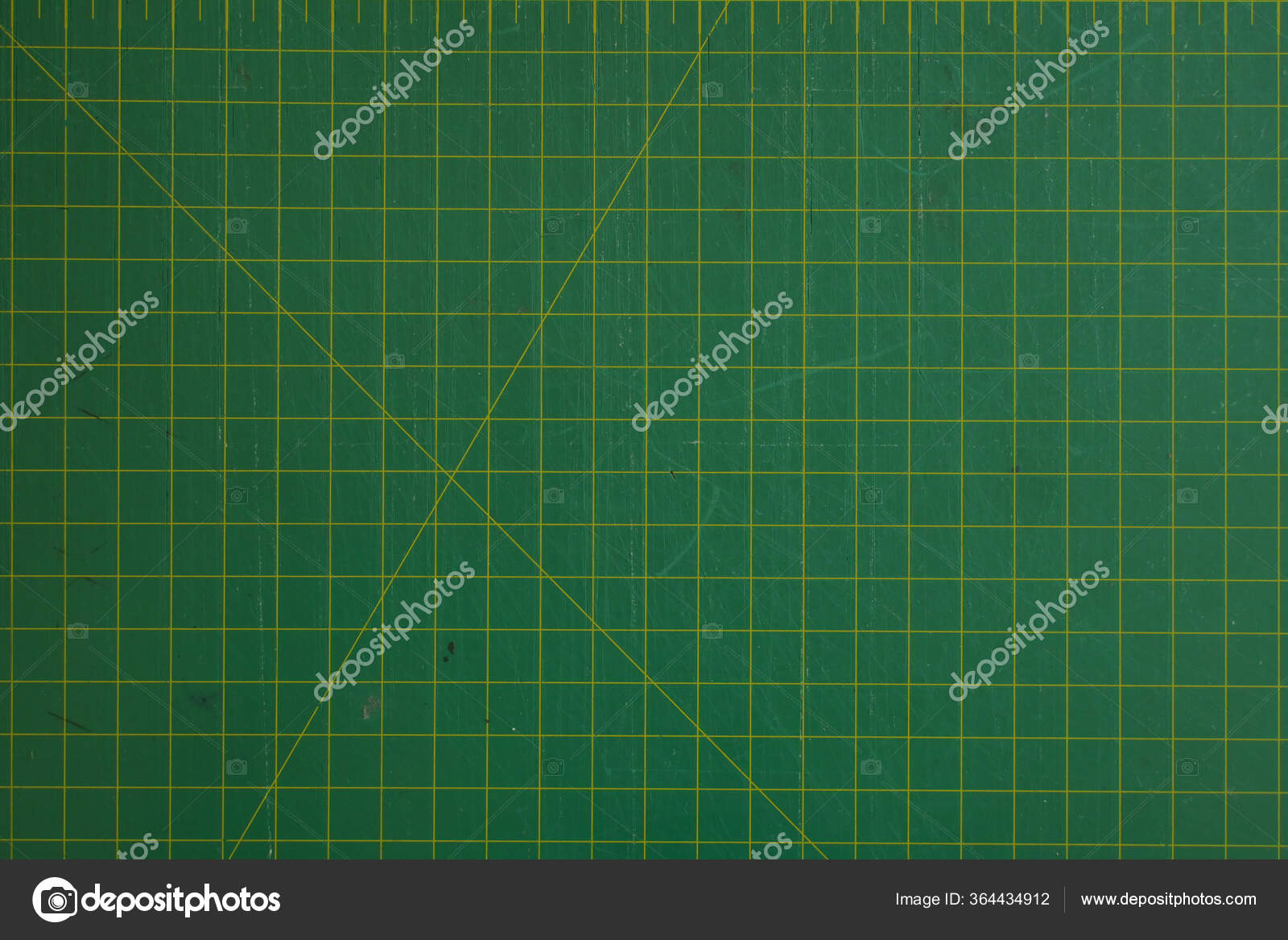 Green Cutting Mat Scale Scratch Texture Cutter — Stock Photo © Sutichak ...