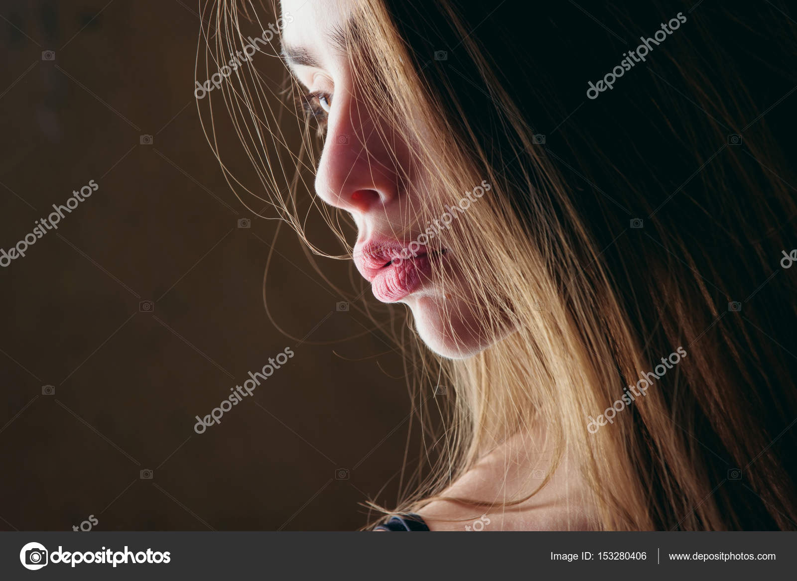 Jolie Fille Sexy Avec De Longs Cheveux Bruns Tendresse Et Beauté Image