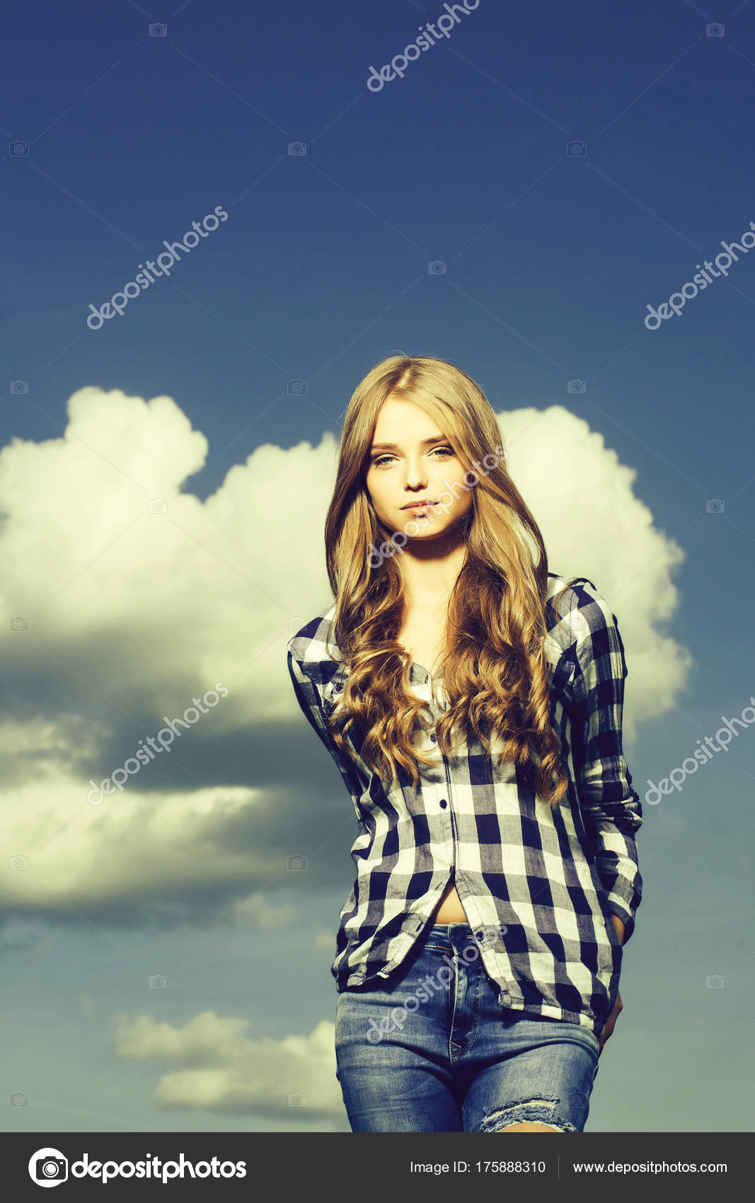 Pretty girl on blue sky — Stock Photo © Tverdohlib.com #175888310