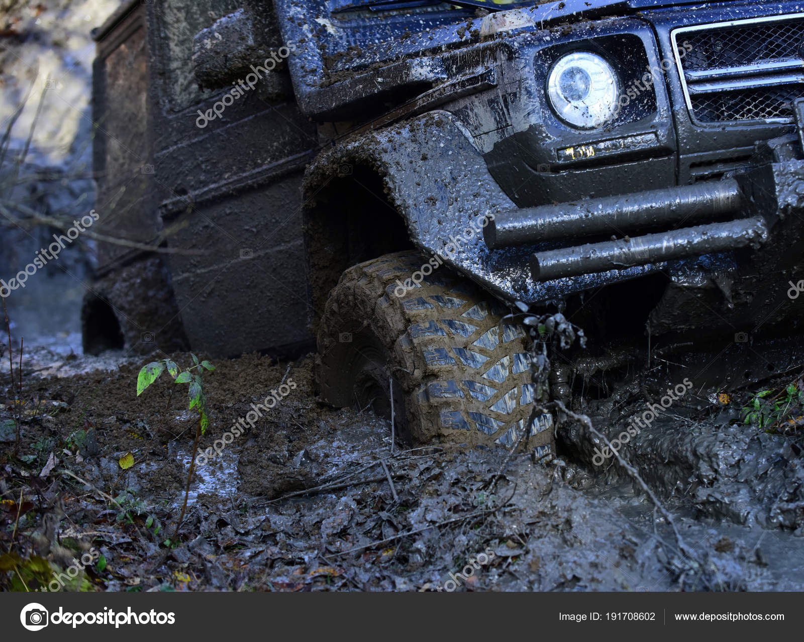 Wheel in deep rut goes through mud and leaves trail. — Stock Editorial ...
