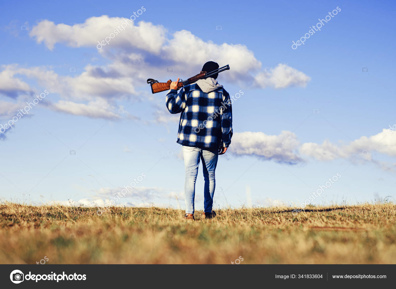 Hunter with shotgun gun on hunt. Closed and open hunting season ...