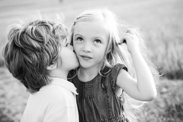 Kids Kiss Wallpapers