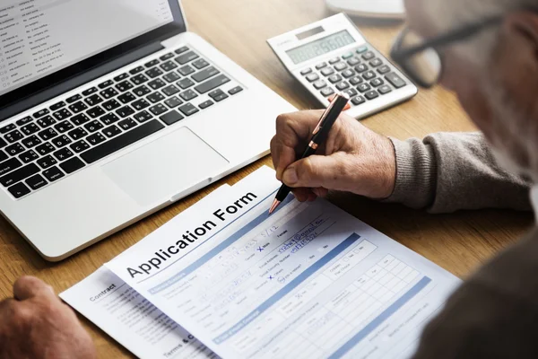 Llenar formulario de solicitud fotos de stock, imágenes de Llenar ...