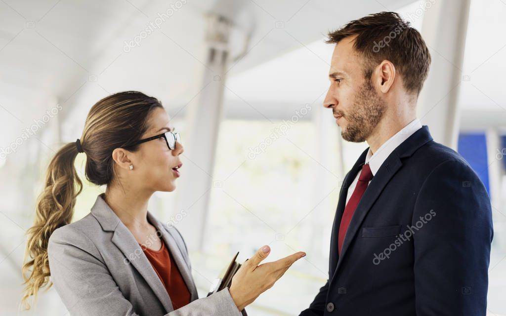 Personas hablando de negocios | gente de negocios, hablar de trabajo — Foto de stock © Rawpixel ...