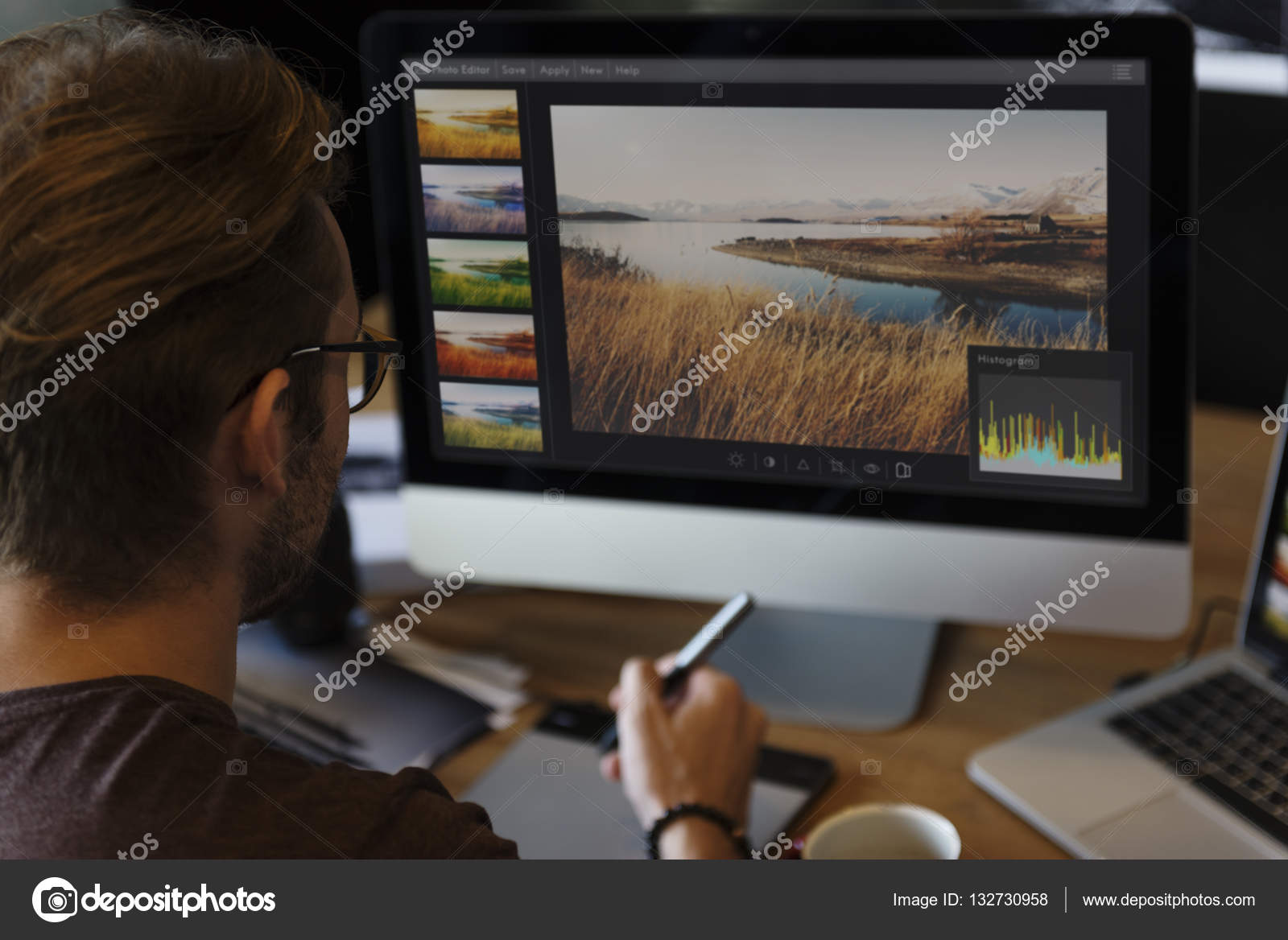 Man working on computer — Stock Photo © Rawpixel #132730958
