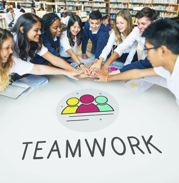 Estudiantes De Secundaria Trabajando En Trabajos