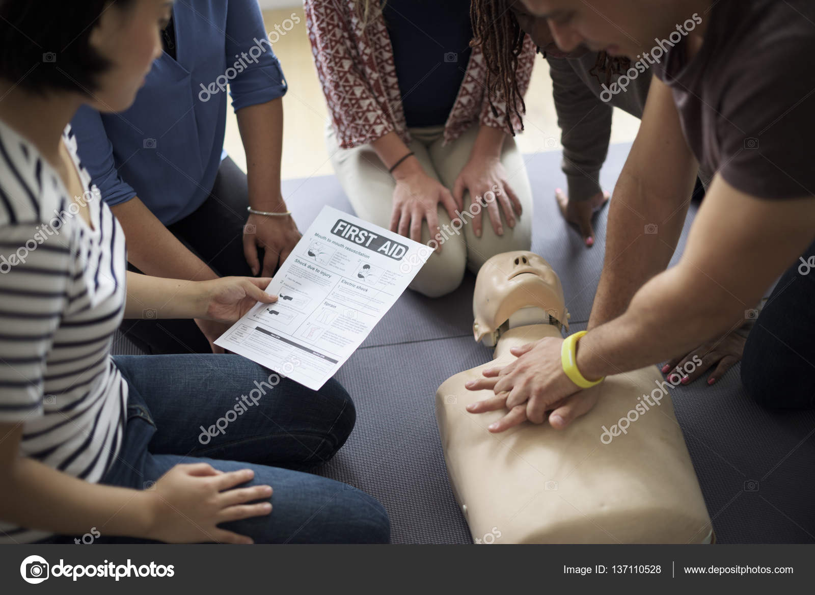 People learning CPR First Aid Training — Stock Photo © Rawpixel #137110528