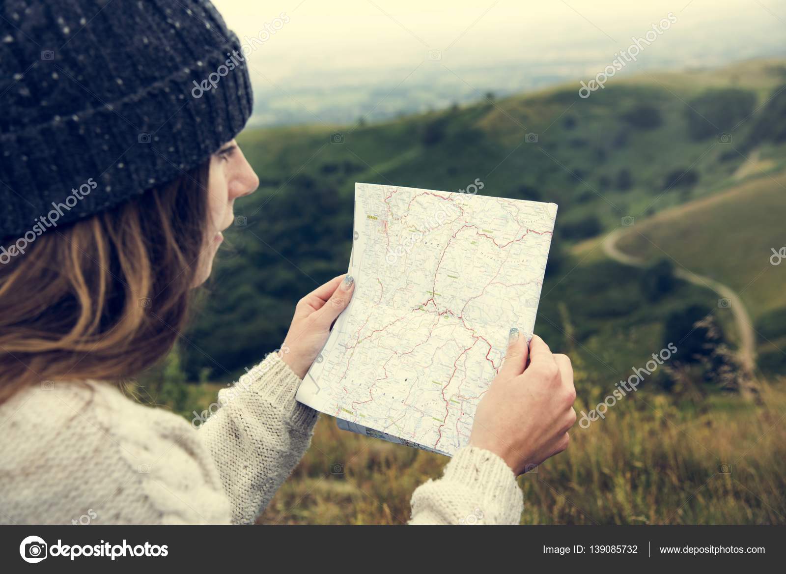 Woman looking at Map — Stock Photo © Rawpixel #139085732