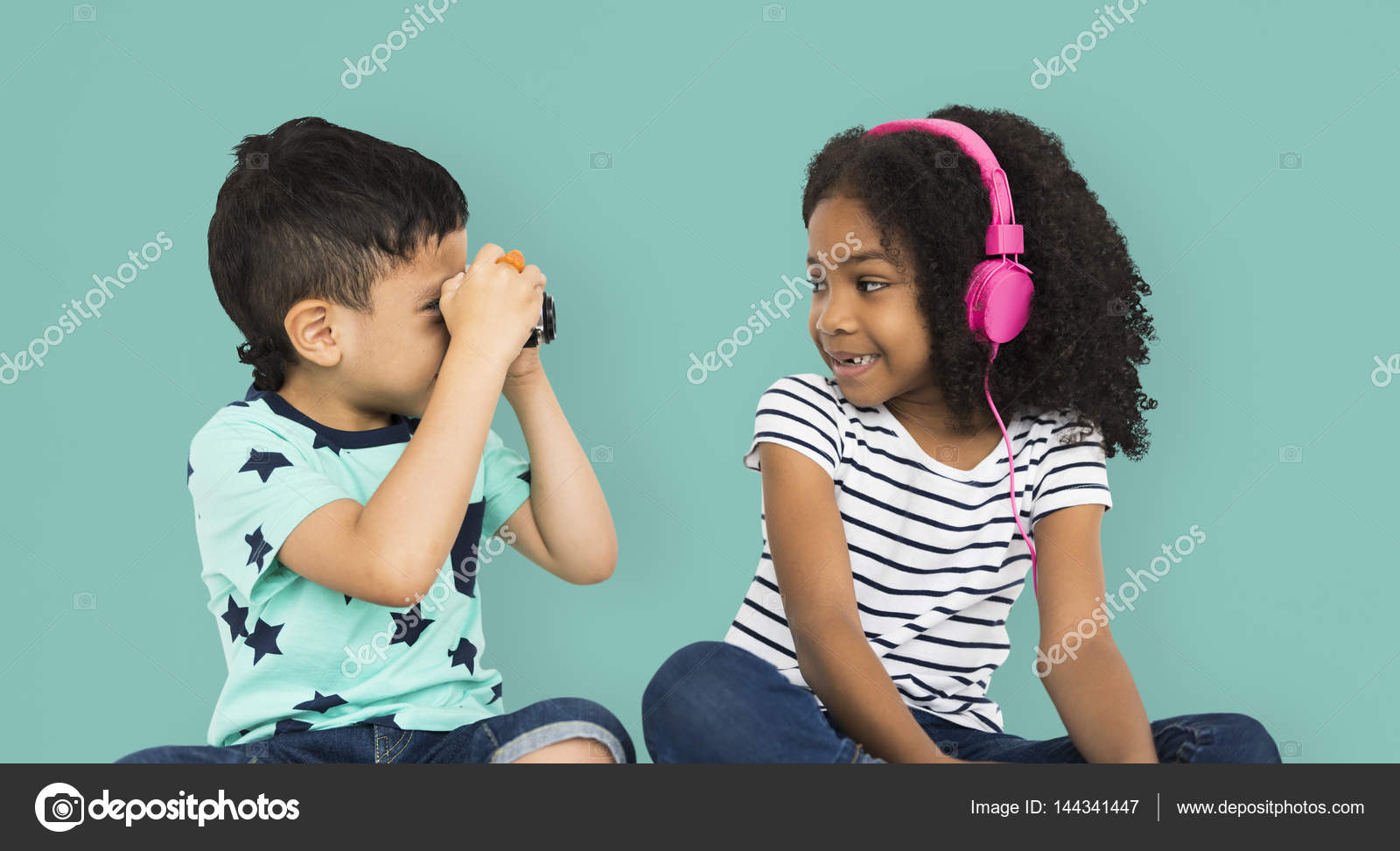 Children using digital devices Stock Photo by ©Rawpixel 144341447 Children using digital devices Stock Photo by ©Rawpixel 144341447