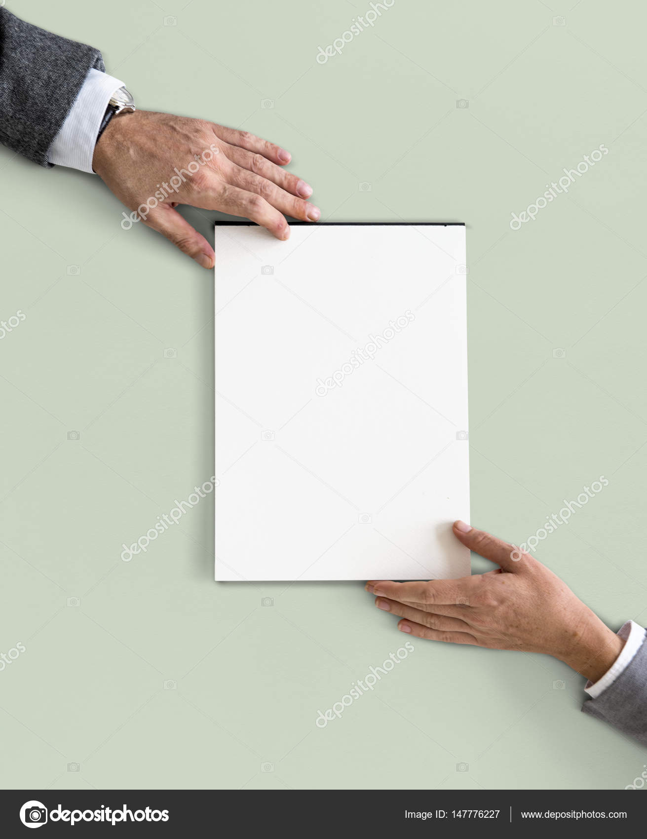 Hands Holding note paper — Stock Photo © Rawpixel #147776227