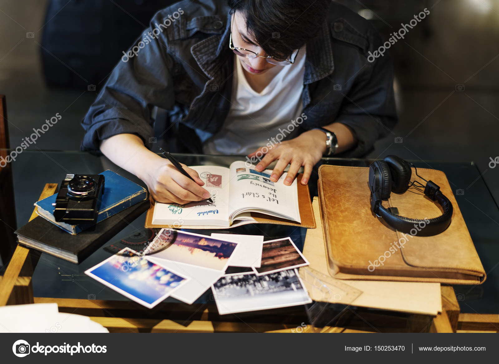 Photographer writing diary — Stock Photo © Rawpixel #150253470
