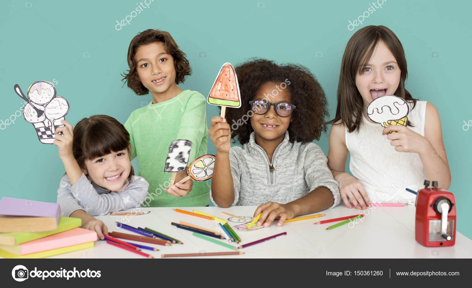 Studio shoot of little kids drawing — Stock Photo © Rawpixel #150361260
