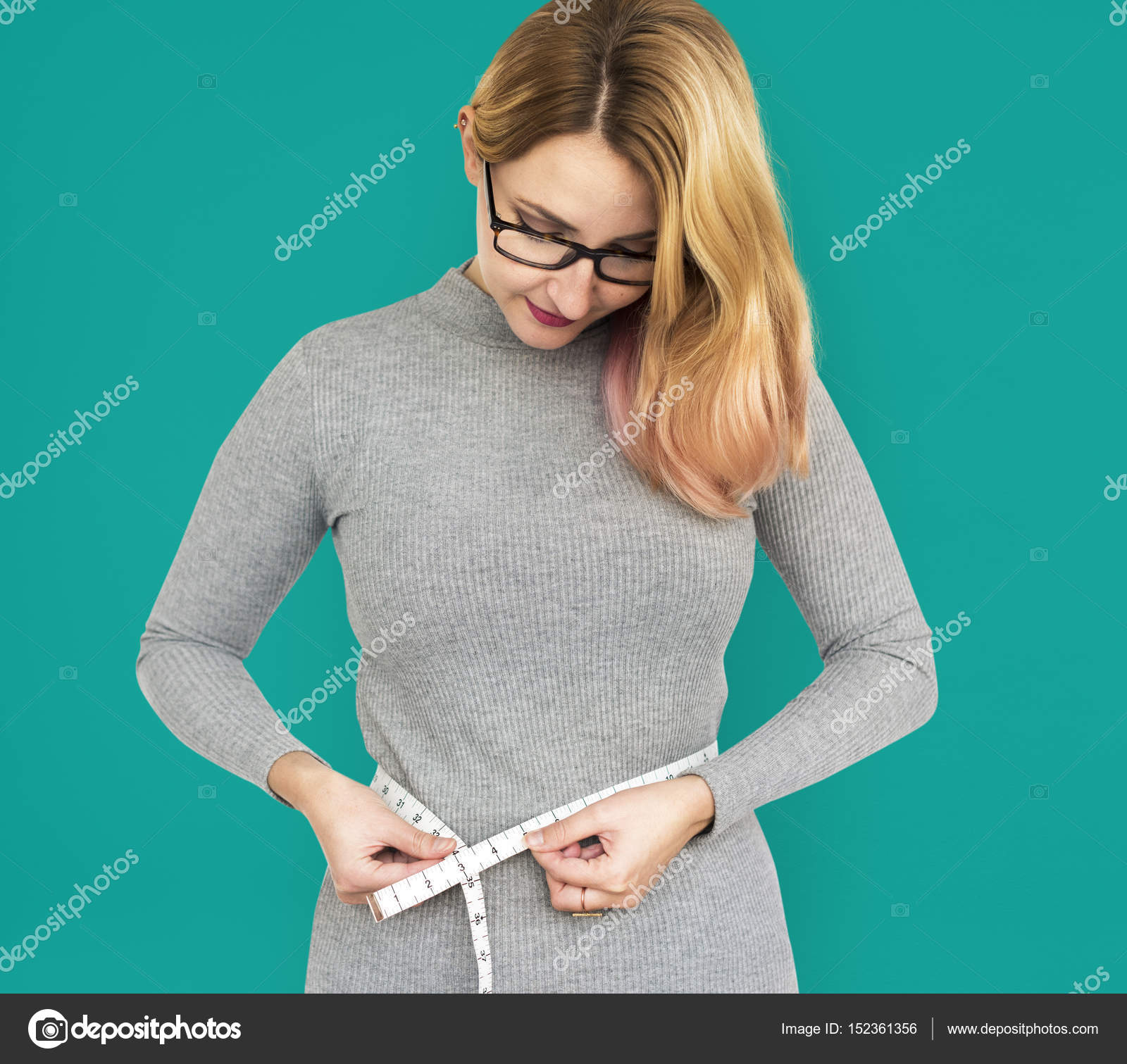 Mujer midiendo su cintura: fotografía de stock © Rawpixel #152361356 ... Mujer midiendo su cintura: fotografía de stock © Rawpixel #152361356 ...