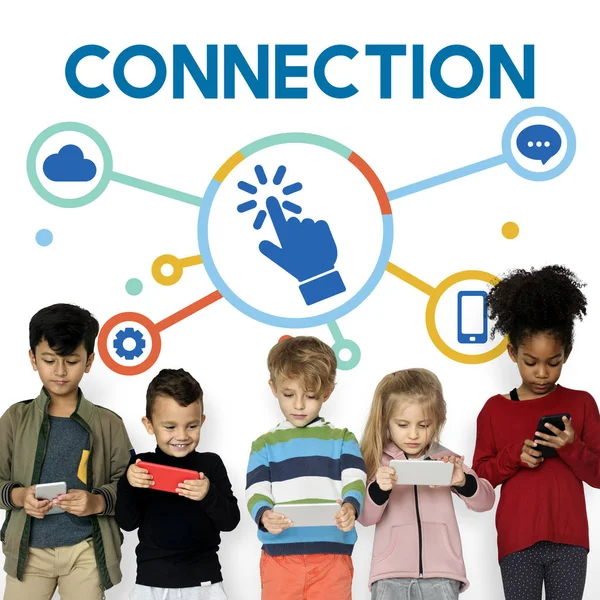 Crianças que utilizam dispositivos digitais Stock Photos, Royalty Free ...