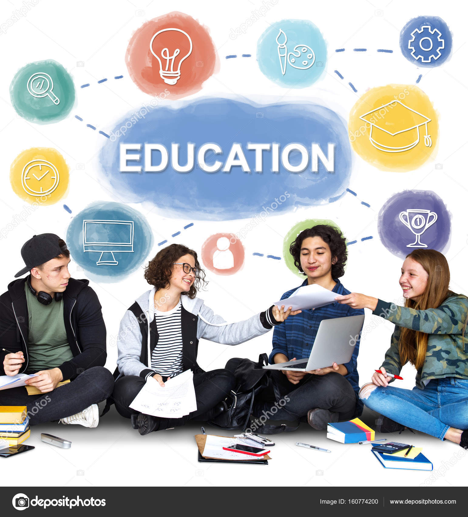 Estudiantes aprendiendo juntos — Foto de stock #160774200 © Rawpixel