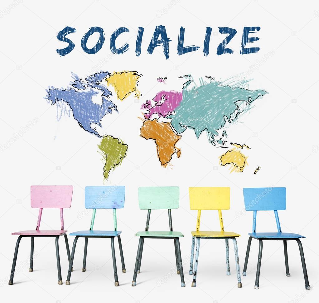 sillas y cartografía mapa del mundo 2023