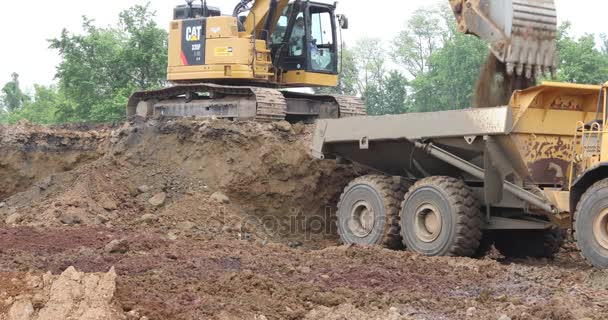 2,500 Loading a dump truck Videos, Royalty-free Stock Loading a dump ...