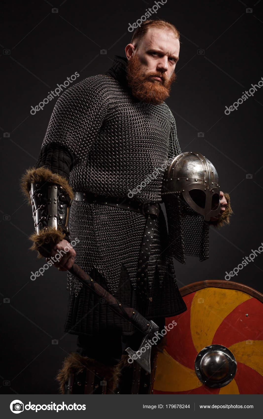Warrior Viking in full arms with axe on dark background — Stock Photo ...