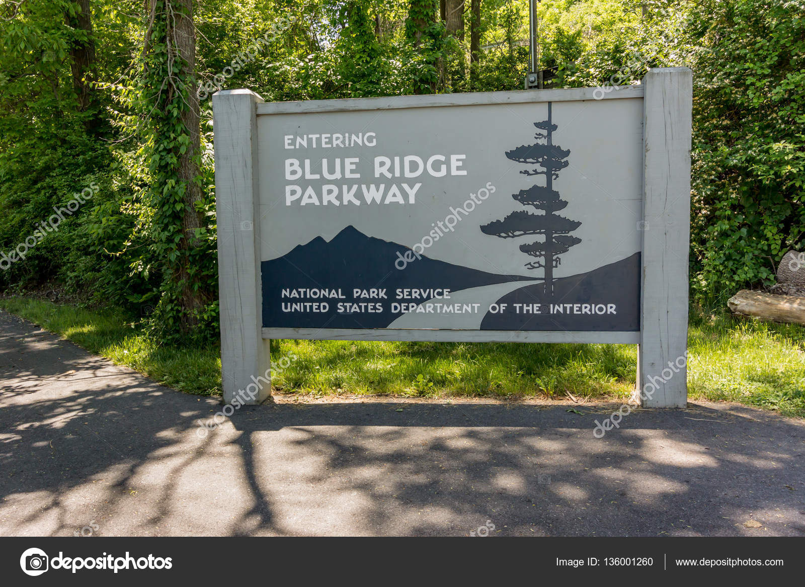 Blue Ridge Parkway Sign — Stock Photo © kvddesign #136001260