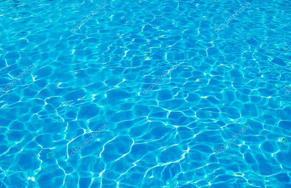 superficie de la piscina azul, fondo de agua en la piscina. 2022