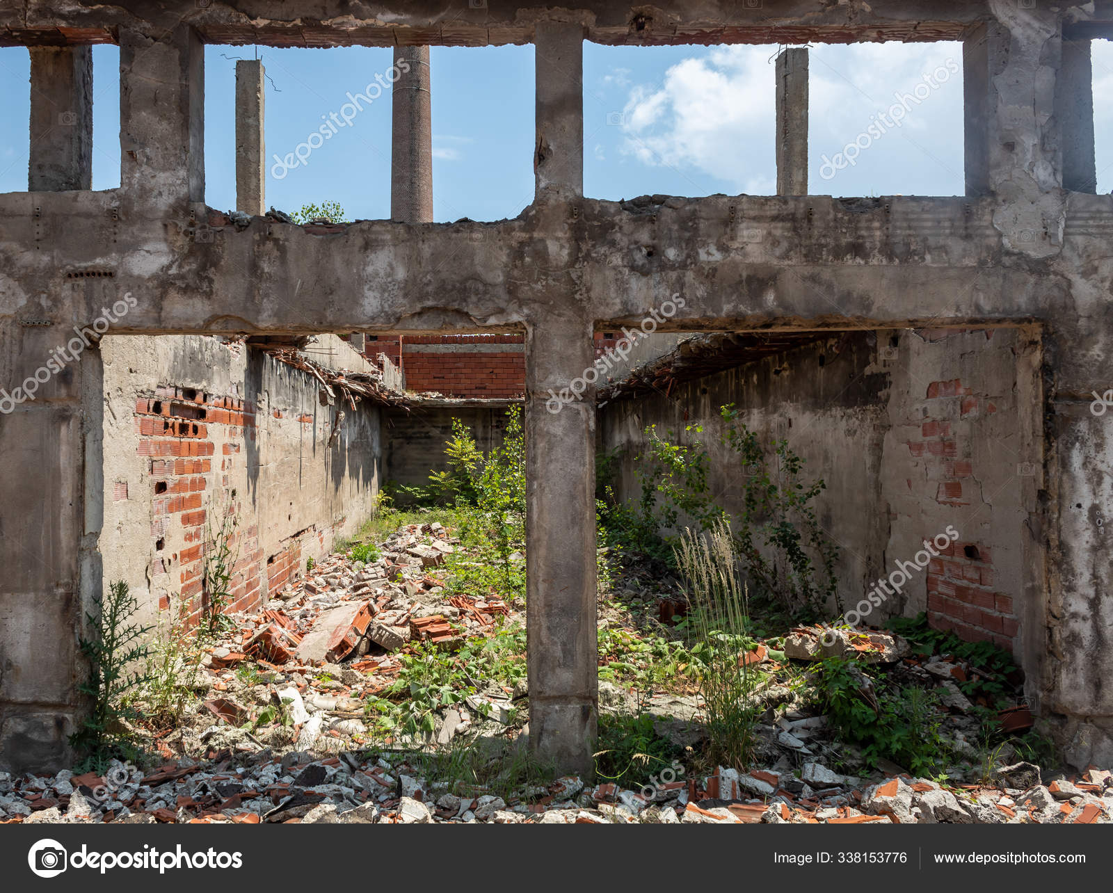 Construction Columns Beams Heavily Damaged Ruined Abandoned Building ...