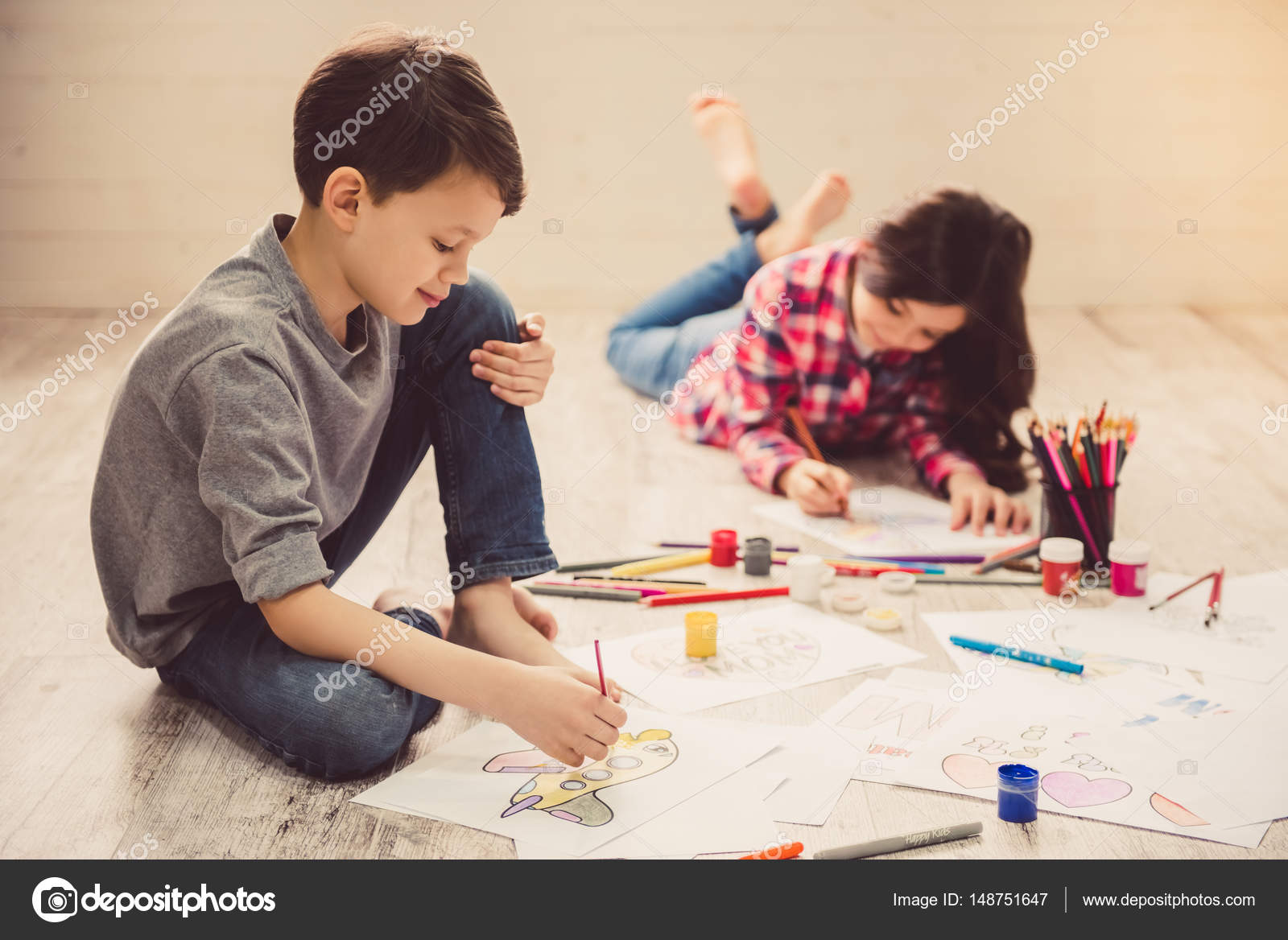 Children drawing at home Stock Photo by ©vadimphoto1@gmail.com 148751647