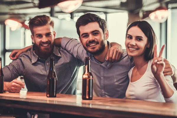 Pub friends Stock Photos, Royalty Free Pub friends Images | Depositphotos