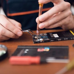 3,153 Phone repair Vector Images | Depositphotos