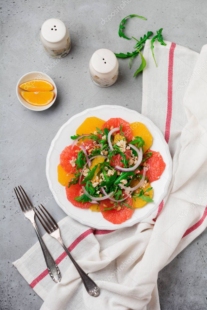 Ensalada de vitaminas cítricas. Naranja, pomelo, queso ricotta, piñones ...