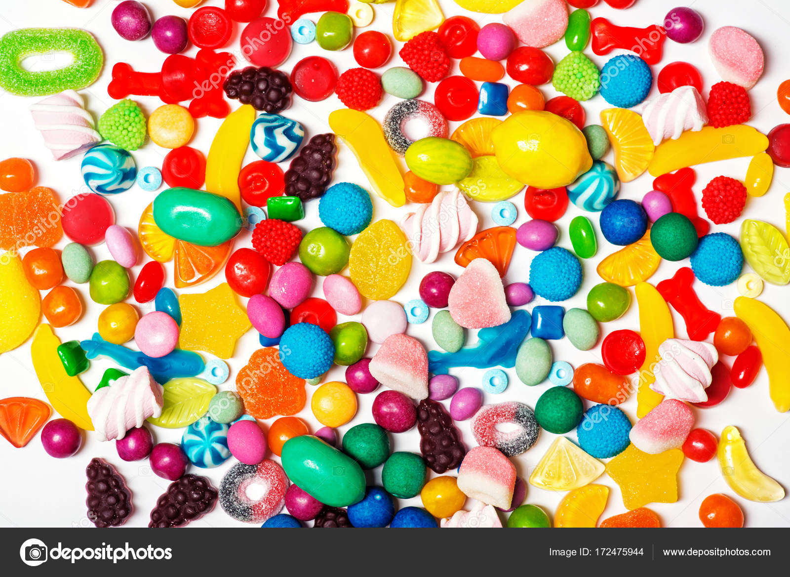 Fondo de caramelo colorido aislado en blanco — Foto de stock #172475944 ...