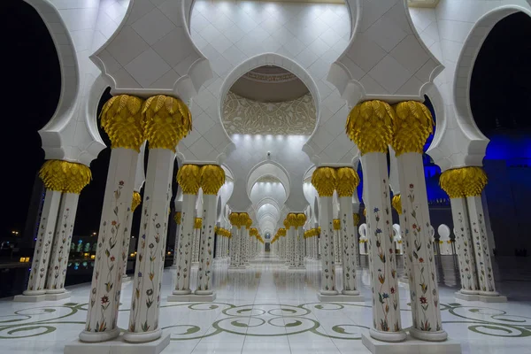 White marble mosque in dubai Stock Photos, Royalty Free White marble ...