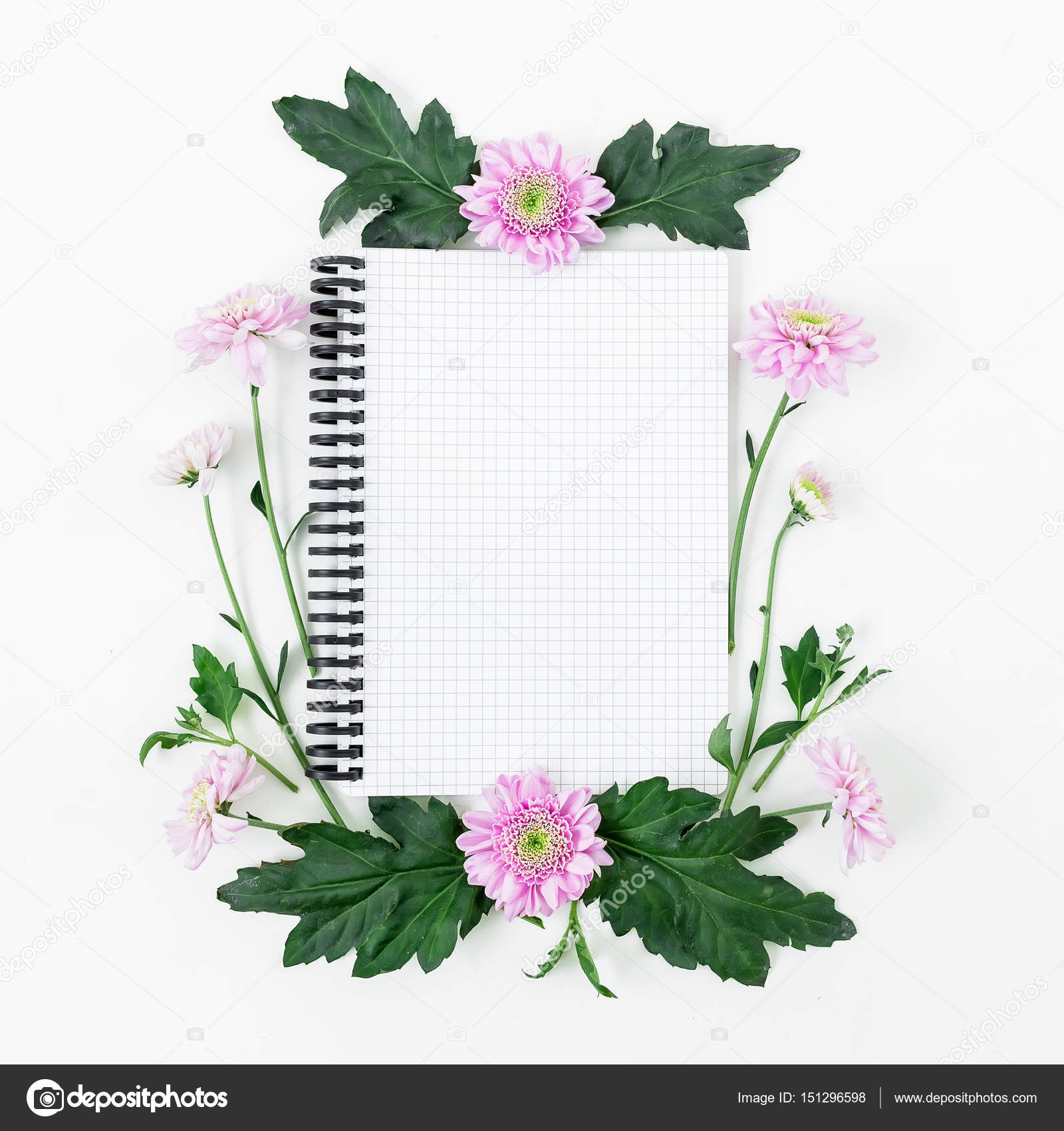 Pink flowers and notepad — Stock Photo © Keola #151296598