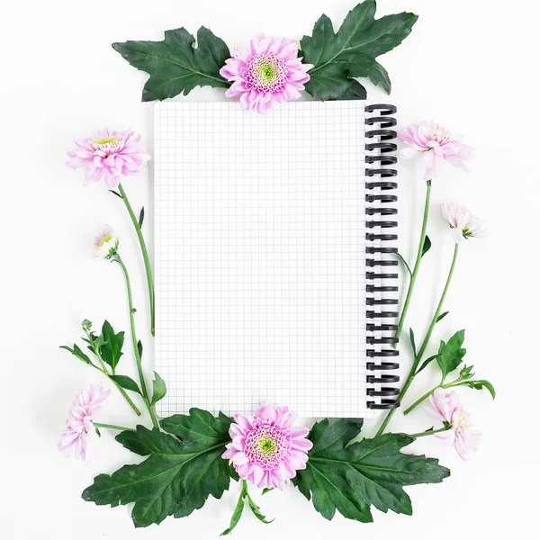 Pink flowers and notepad — Stock Photo © Keola #151296598