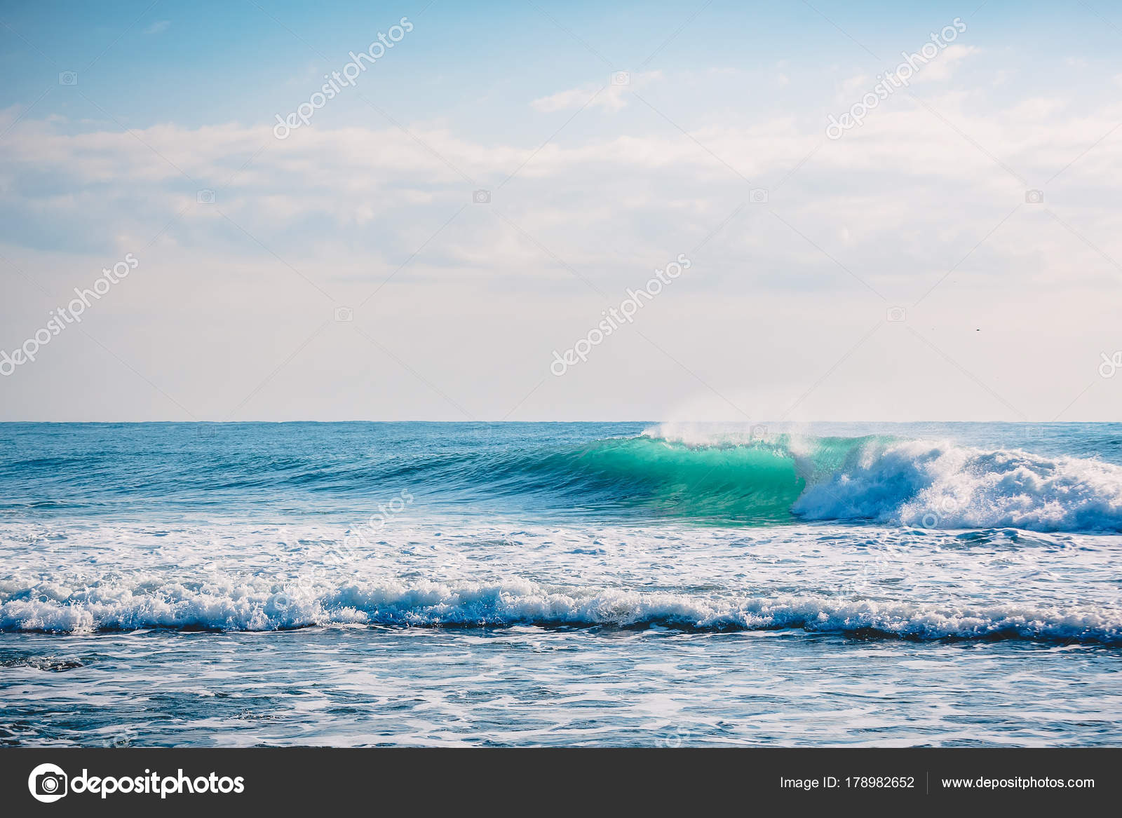 Ocean Wave Crashing Crystal Wave Bali — Stock Photo © Keola #178982652