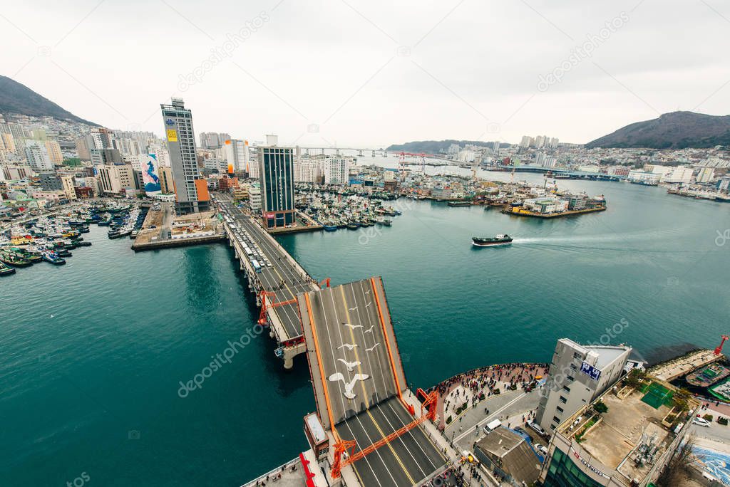 Ciudad de Busan, Corea del Sur - Noviembre 2019 Vista aérea del paisaje ...